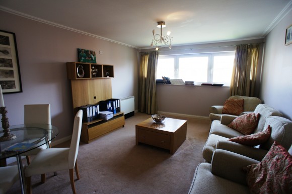 2 Bed - Paris House, Century Wharf, Cardiff Bay - Pads for Students