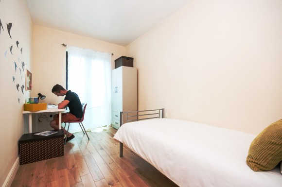 SINGLE, TWIN AND MULTIPLE ROOMS - STUDENT FLAT APARTMENTS - Pads for ...