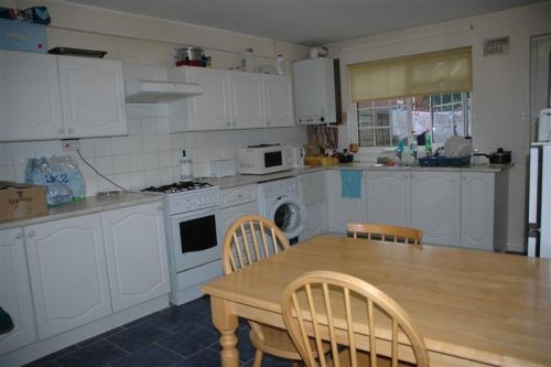 Student Double Bedsit/Rooms - Sudbury Hill - Pads for Students