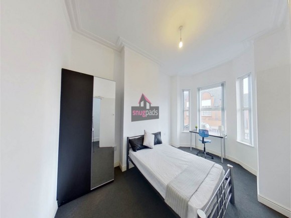 6 Bed - Langworthy Road, Salford, - Pads for Students