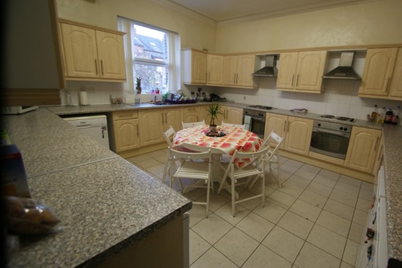 8 Bed - Consort Terrace, Hyde Park, Leeds - Pads for Students